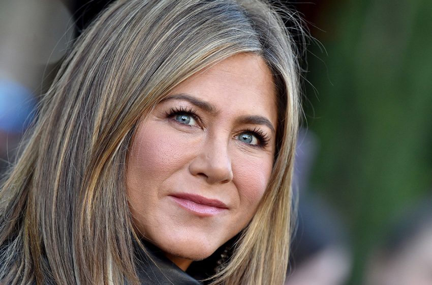 Jennifer Aniston dans une mini-robe transparente a fait sensation lors ...