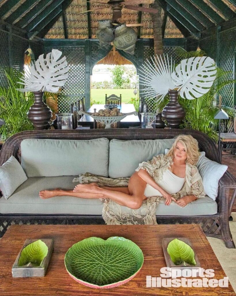 Martha Stewart, 81 ans, a posé en maillot de bain pour la couverture du ...